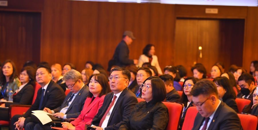 Эмэгтэй захиралтай аж ахуйн нэгжүүдийн 99 хувь нь жижиг дунд үйлдвэрлэлийн ангилалд багтаж