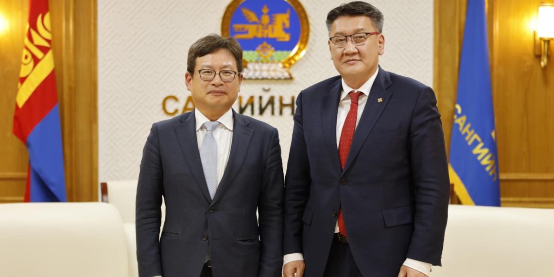 Сангийн сайд Б Жавхлан Ил Ён Пакыг хүлээн авч уулзлаа Tsoh Mn